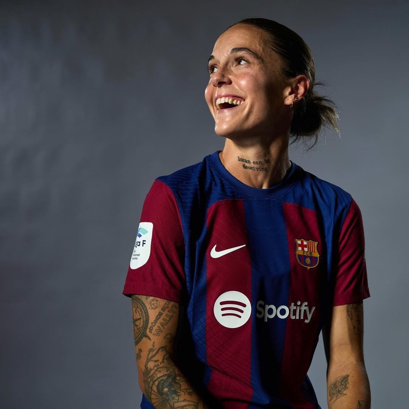 Build your female football team (soccer)